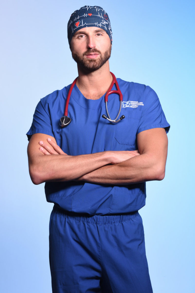 Le jeune chirurgien plastique Benjamin Débuc - Fresh Mag Paris