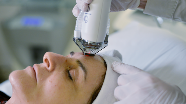 Aesthé : le nouveau visage de la médecine esthétique - Fresh Mag Paris