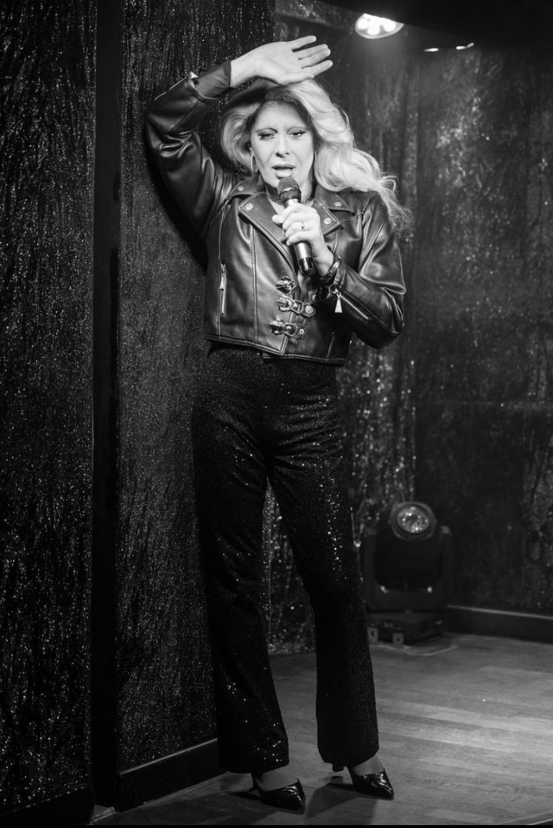 Chez Michou : Découvrez le mythique cabaret de Montmartre