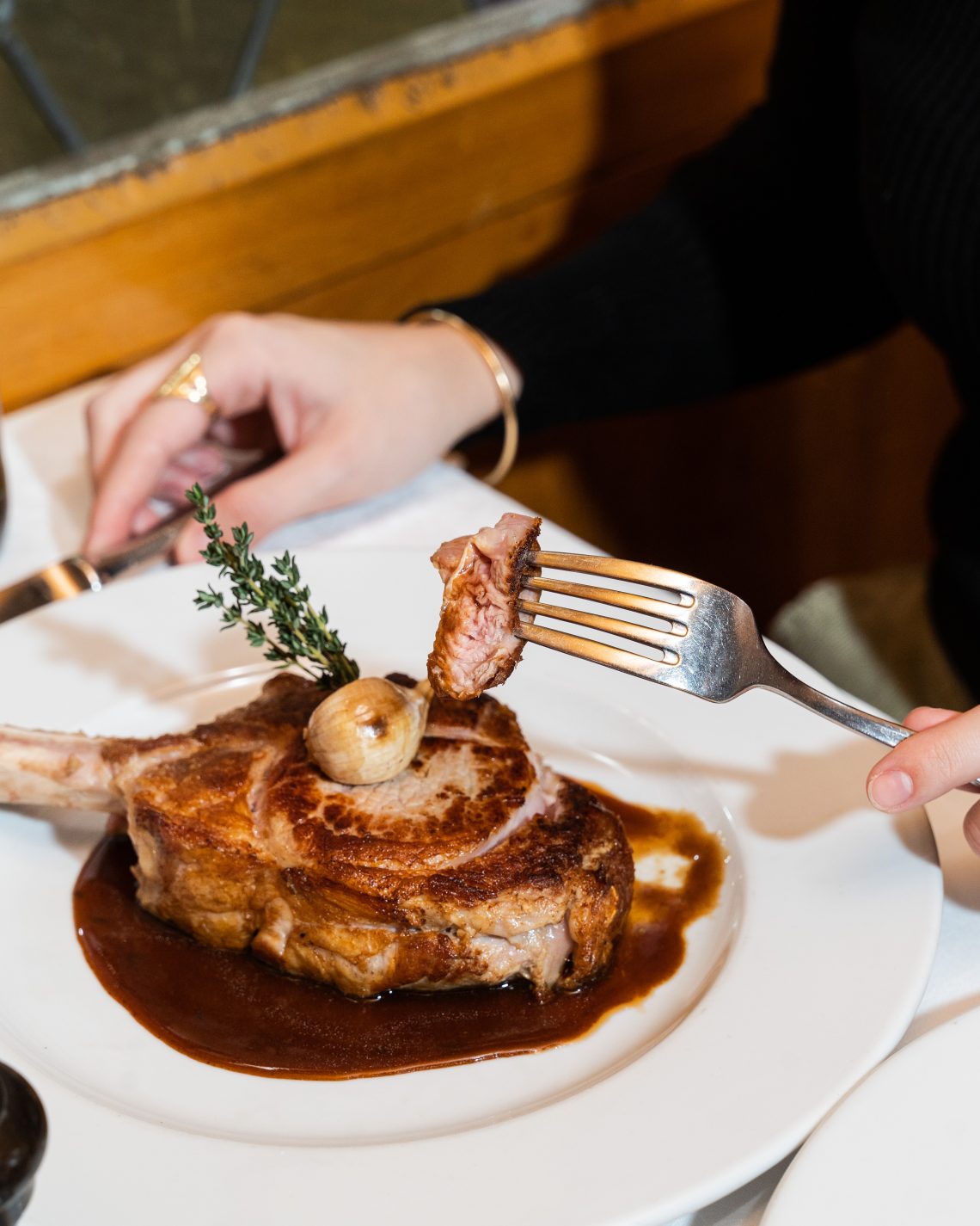 L'Auberge Dab : Un Bijou Gastronomique à Porte Maillot - Fresh Mag Paris