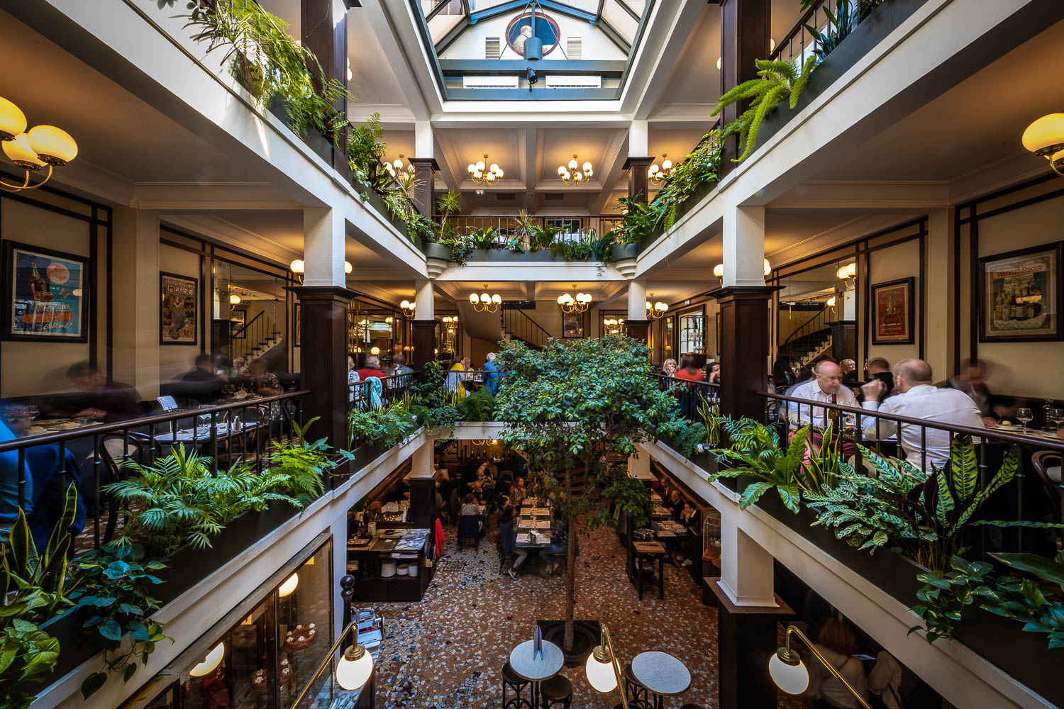 La renaissance d'une Maison Parisienne : Le Café du Commerce - Fresh ...